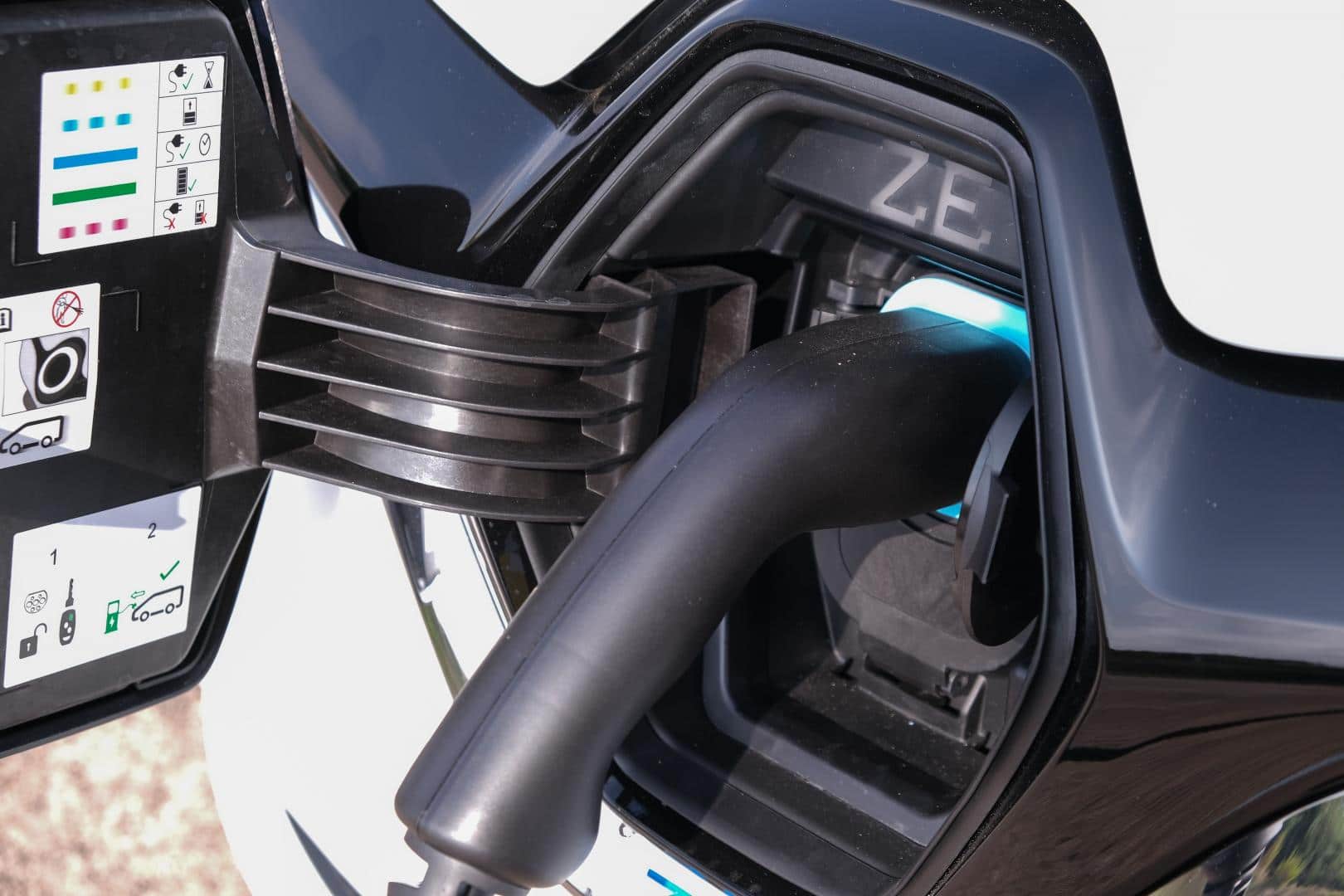 Der neue Renault ZOE E-TECH 100% eleketrisch (elektro) - Autohaus Schouren